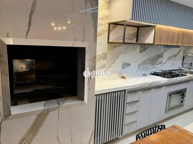 Apartamento com 2 quartos sendo 1 suíte disponível para venda no bairro Alto Umuarama em Uberlândi