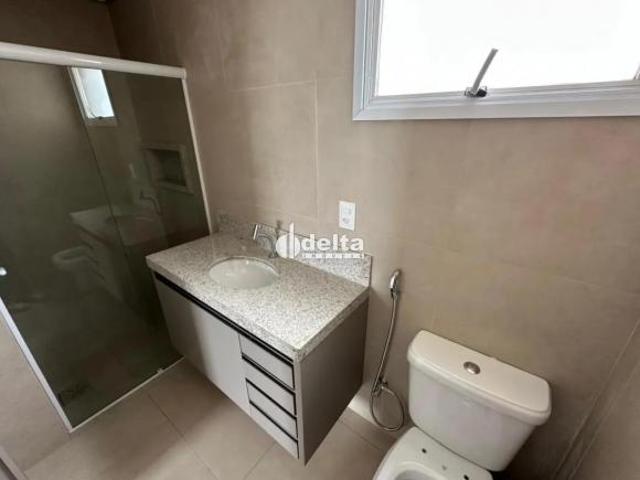 Apartamento com 2 quartos sendo 1 suíte disponível para venda no bairro Alto Umuarama em Uberlândia