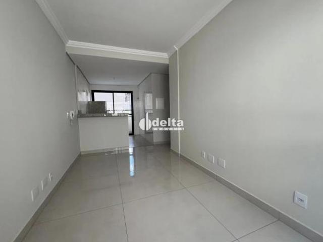 Apartamento com 2 quartos sendo 1 suíte, disponível para venda no bairro Copacabana e Uberlândia MG