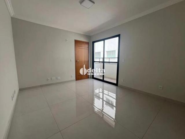 Apartamento com 2 quartos sendo 1 suíte, disponível para venda no bairro Copacabana em Uberlândia MG