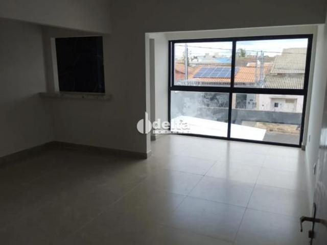 Apartamento com 2 quartos sendo 1 suíte, disponível para venda no bairro Granada em Uberlândia MG