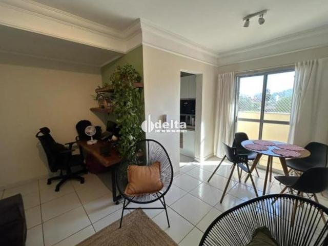 Apartamento com 2 quartos sendo 1 suíte disponível para venda no bairro Santa Mônica em Uberlândia M
