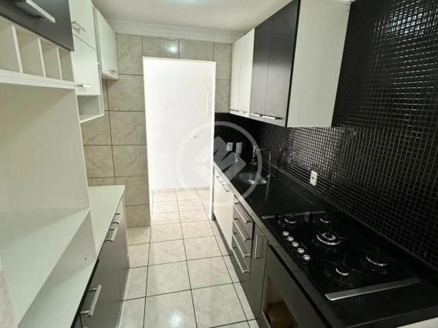APARTAMENTO COM 2 QUARTOS SENDO 1 SUITE E VARANDA CONDOMINIO FECHADO COM AREA DE LAZER
