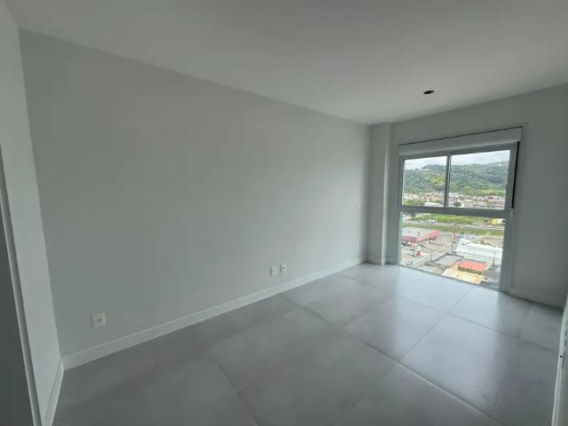 Apartamento com 2 quartos, sendo 1 suite no bairro Kobrasol SÃ£o JosÃ SC