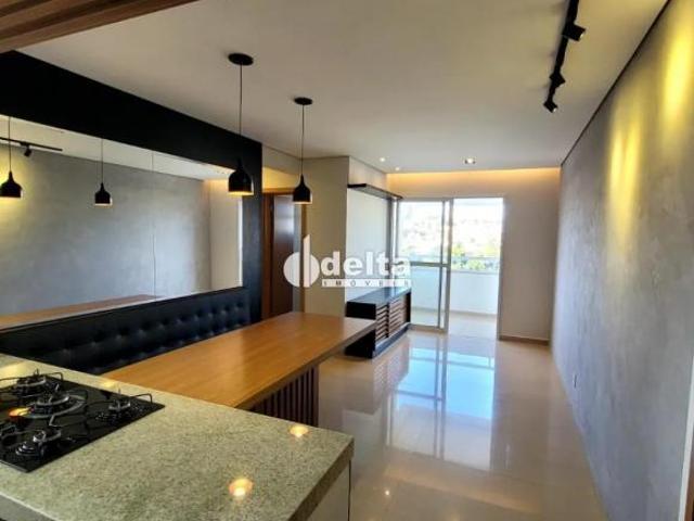 Apartamento com 2 quartos sendo 1 suíte, sacada gourmet. 300m do Praia Clube