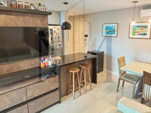 APARTAMENTO COM 2 QUARTOS/ SENDO 1 SUÍTE ÚLTIMO ANDAR CONDOMÍNIO CLUBE BAIRRO PORTÃO