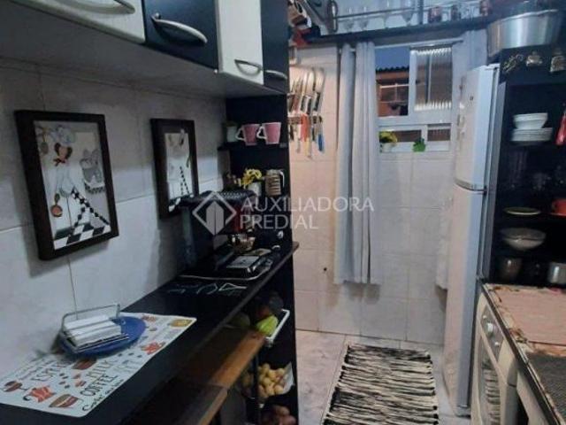 Apartamento com 2 quartos, terceiro andar no bairro Humaitá