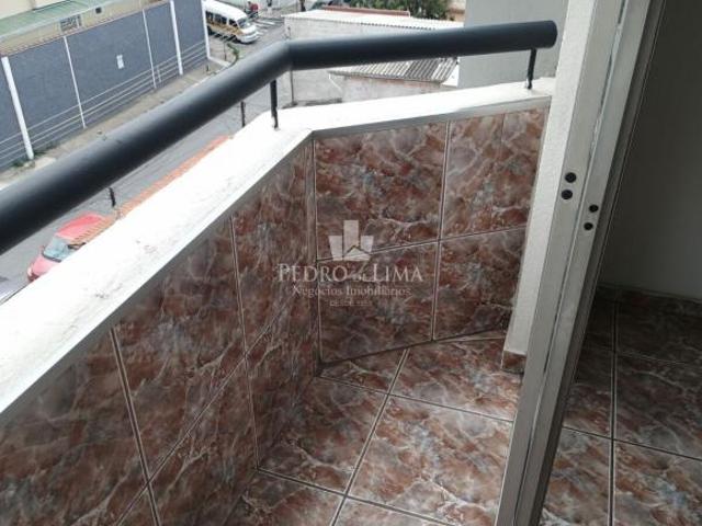 Apartamento com 2 quartos, vaga de garagem e sacada na Penha