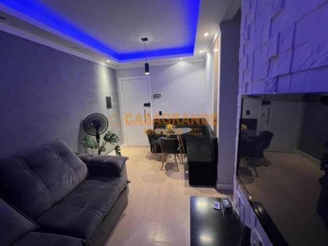 Apartamento com 2 quartos Vila das Palmeiras I