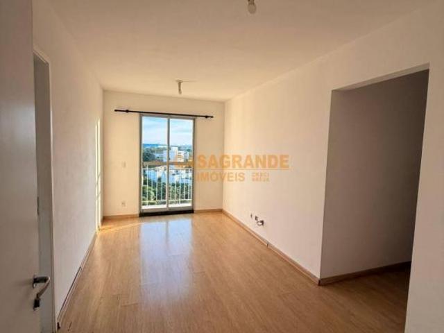 Apartamento com 2 quartos, Vista Flamboyant