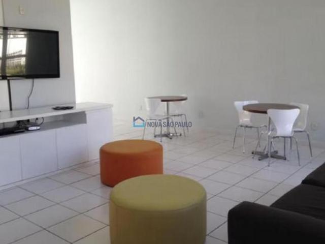 Apartamento com 2 quartos, 1 suíte e 2 banheiros no Cambuci