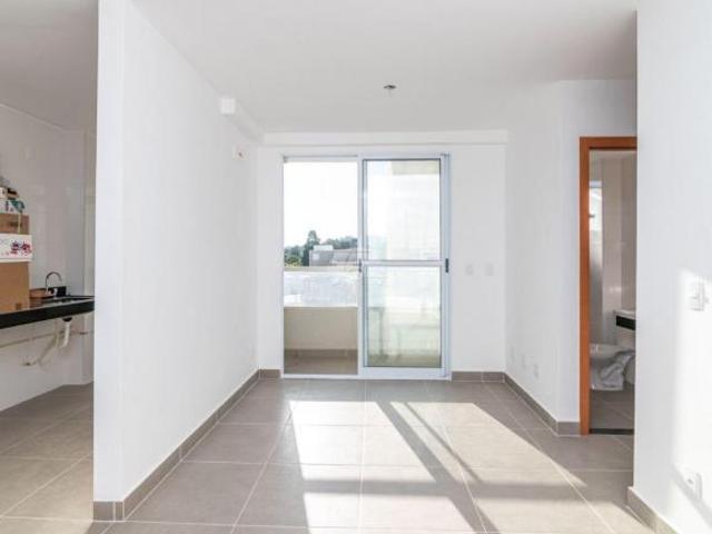 Apartamento com 2 Quartos 1 Suíte, Vaga de Garagem e Sacada Com Churrasqueira no Bacacheri
