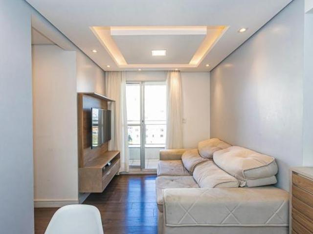 Apartamento com 2 quartos, 1 vaga e sacada com churrasqueira no Bairro Alto em Curitiba/PR