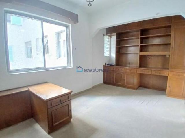 Apartamento com 2 quartos, 1 vaga fixa à venda em Moema