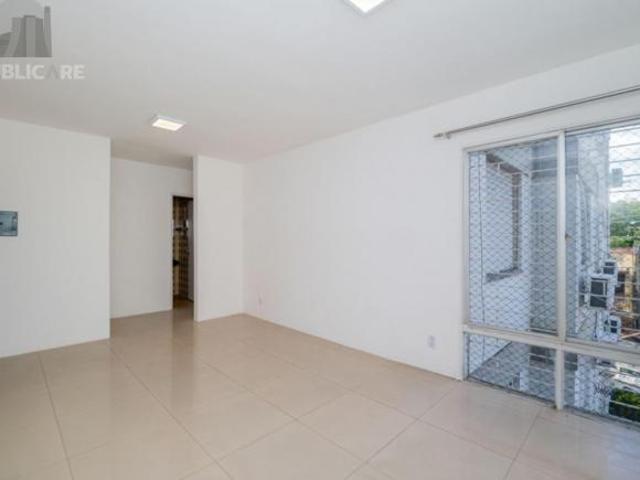 Apartamento com 2 quartos, 2 banheiros e 1 vaga no bairro Azenha