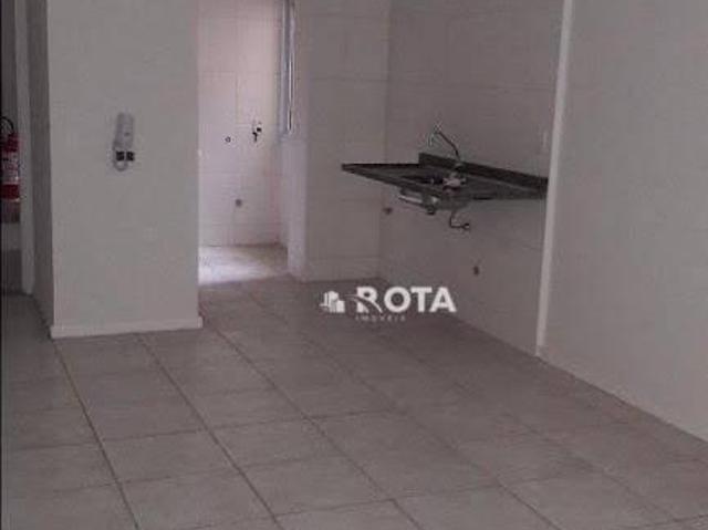 Apartamento com 2 quartos 3º andar COM elevador