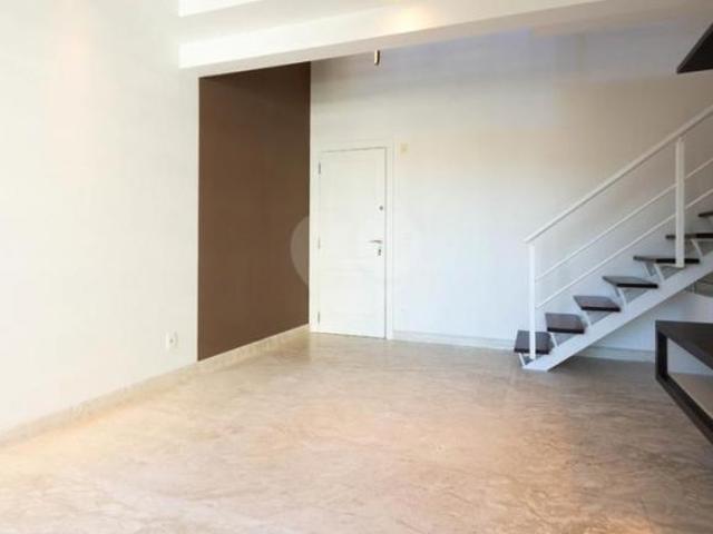 Apartamento com 2 Quartos, 64 m² à Venda em Moema