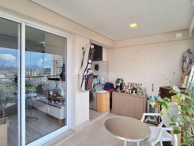 Apartamento com 2 quartos, 62 m², à venda por R$ 819.000
