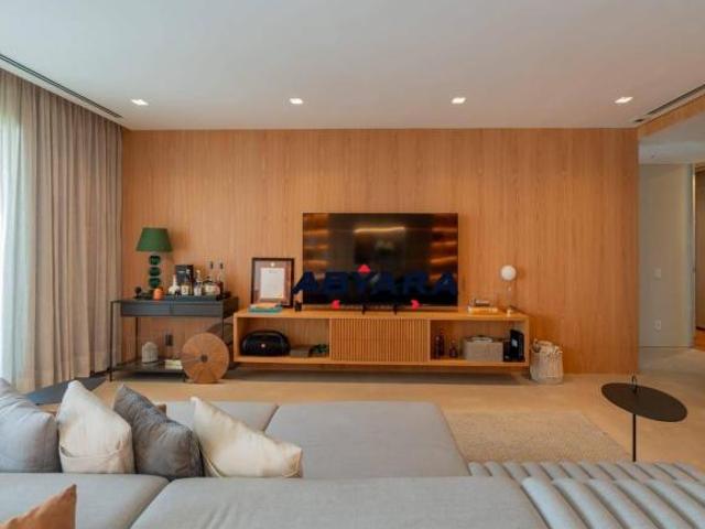 Apartamento com 2 suites, 3 vagas à venda Itaim