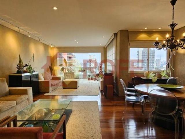 Apartamento com 2 suítes, 3 vagas e com 126m² Itaim Bibi