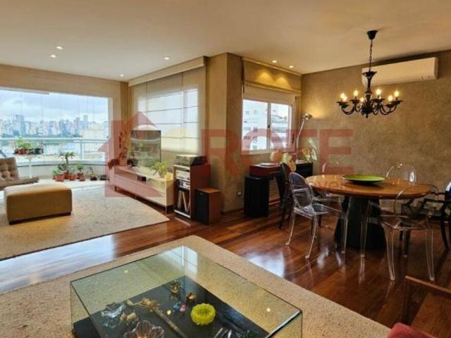 Apartamento com 2 suítes, 3 vagas e com 126m² Itaim Bibi
