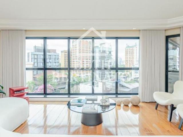 Apartamento com 2 suítes e 2 vagas no Bigorrilho