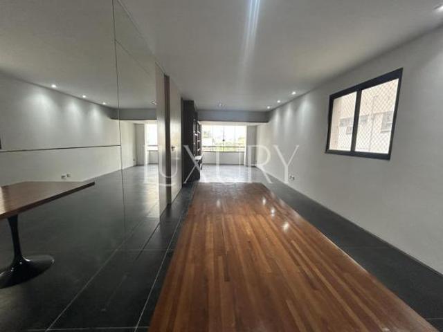 Apartamento com 2 suítes e 2 vagas próximo ao Clube Paulistano no Jardim América