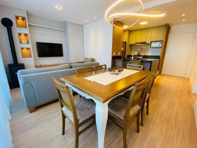 APARTAMENTO COM 2 SUÍTES MOBILIADO EM CANELA