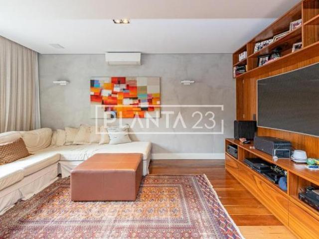 Apartamento com 306 m², 4 quartos sendo 3 suítes à venda no bairro Moema Pássaros