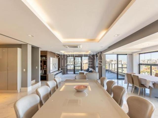 Apartamento com 308 m², 4 quartos sendo 4 suítes à venda no bairro Água Verde