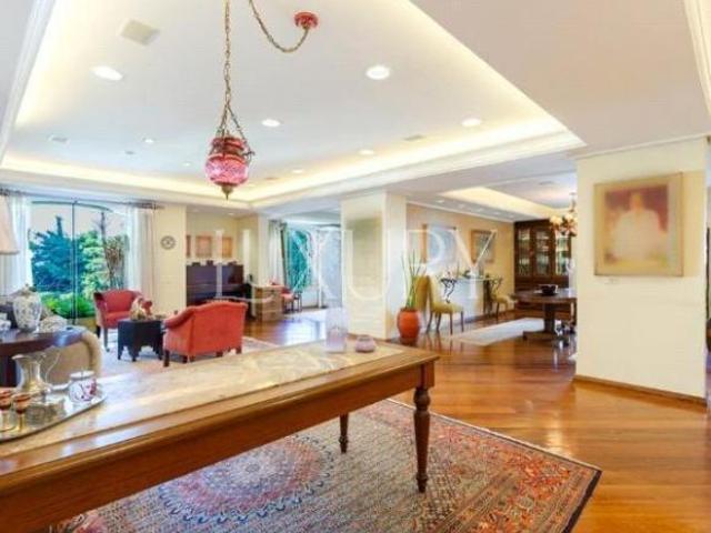 Apartamento com 300 m², 3 quartos sendo 3 suítes à venda no bairro Alto de Pinheiros