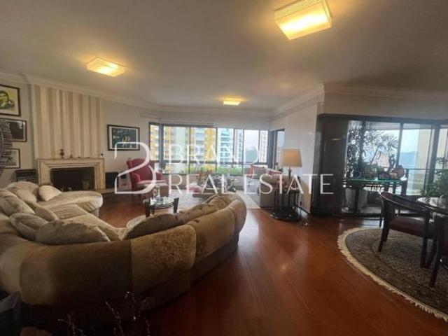 Apartamento com 300 m², 4 quartos sendo 4 suítes à venda no bairro Morumbi