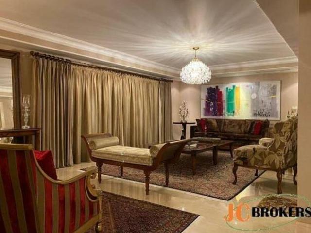 Apartamento com 300 m² de área útil, 4 suítes, 4 vagas