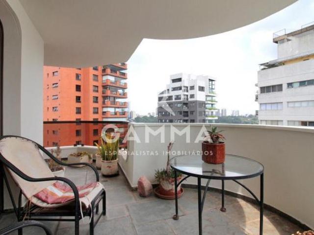 Apartamento com 300m² em Higienópolis, 4 suítes, 4 vagas