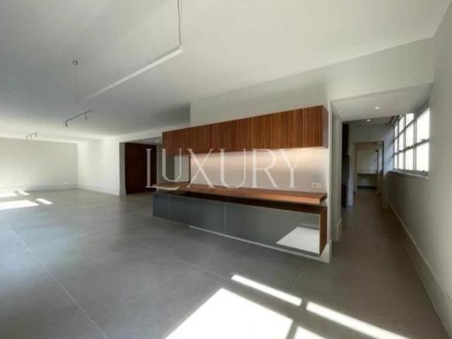 Apartamento com 310 m², 3 quartos sendo 3 suítes à venda no bairro Jardim Paulista