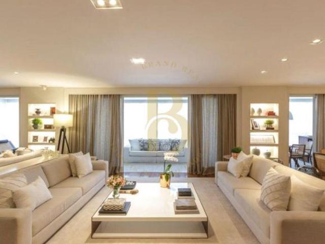 Apartamento com 311 m², 4 quartos sendo 4 suítes à venda no bairro Vila Nova Conceição