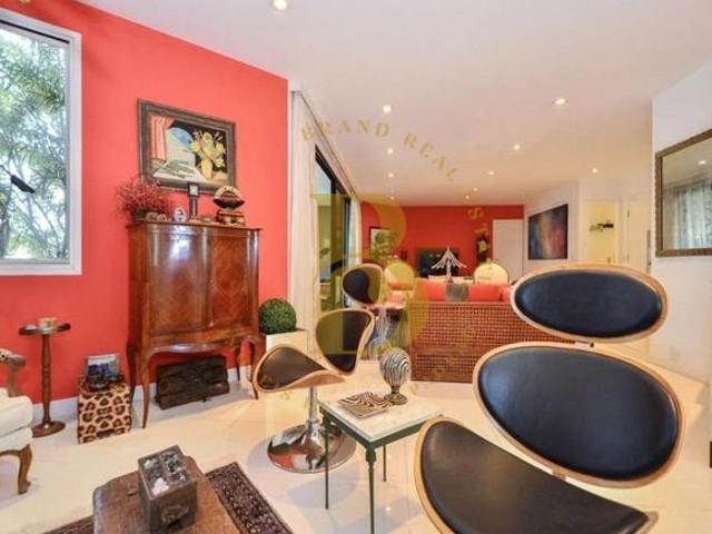 Apartamento com 326 m², 4 quartos sendo 4 suítes à venda no bairro Real Parque