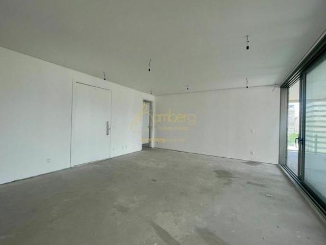 Apartamento com 335m², 4suítes, 4 vagas de garagem no Itaim Bibi