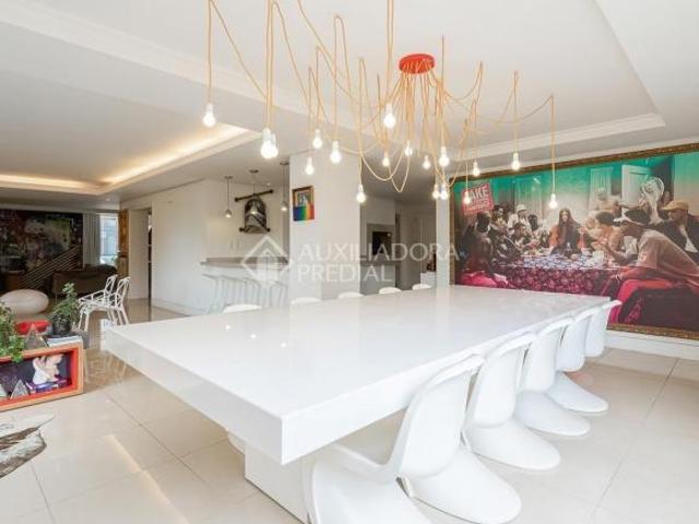 Apartamento com 330m2 e 4 suítes/quartos no bairro Rio Branco