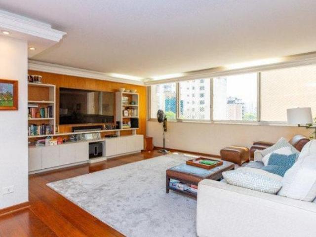 Apartamento com 331 m², 3 quartos sendo 3 suítes à venda no bairro Itaim Bibi