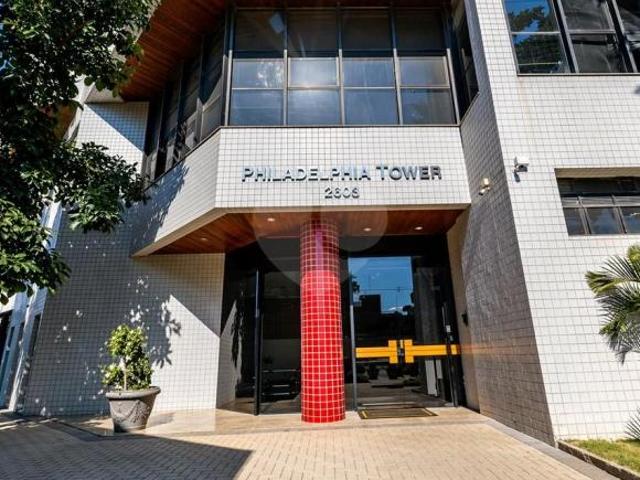Apartamento com 33 m² no Centro, andar alto