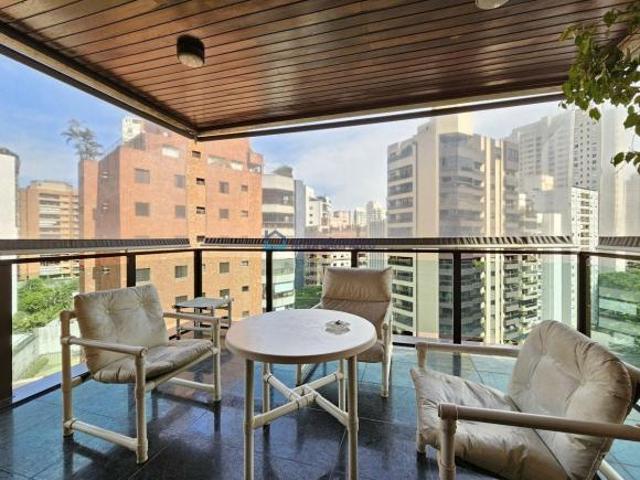 Apartamento com 340m² 4 Quartos e 4 Vagas à Venda em Moema Pássaros