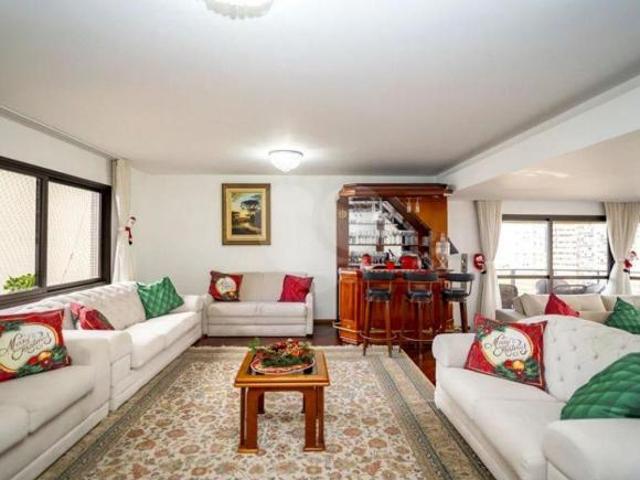 Apartamento com 350 m² e 4 quartos à venda em Água Verde