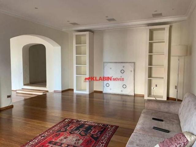 Apartamento com 370m2 de Área Útil 4 dormitórios sendo 3 suítes Uma Master Casal com 3 vagas de