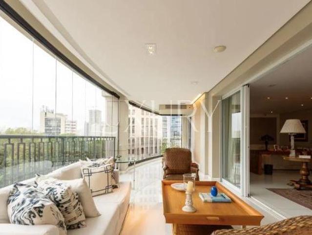 Apartamento com 394 m², 4 quartos sendo 4 suítes à venda no bairro Itaim Bibi