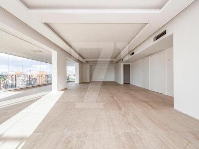 Apartamento com 405 m² localizado em Moema