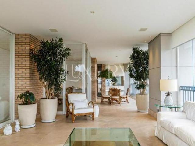 Apartamento com 406 m², 4 quartos sendo 3 suítes à venda no bairro Moema