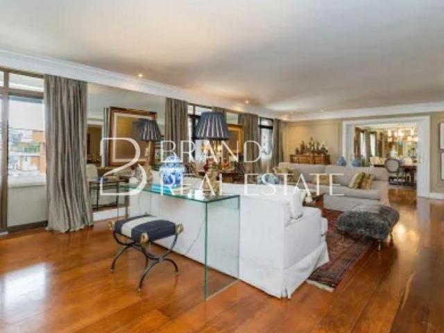 Apartamento com 400 m², 4 quartos sendo 3 suítes à venda no bairro Itaim Bibi