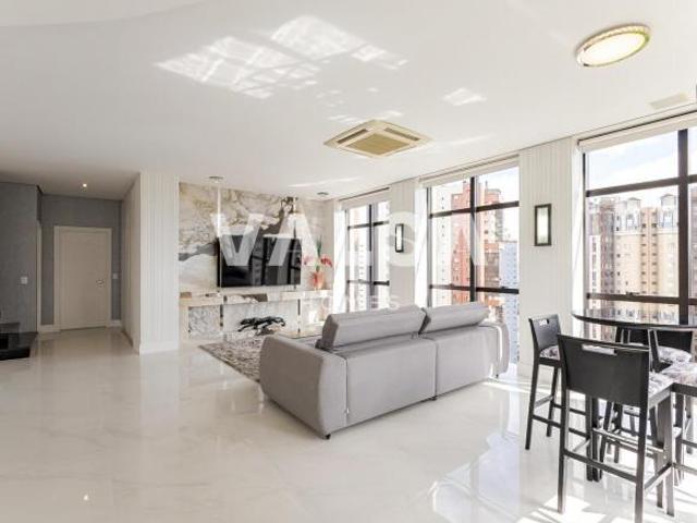 Apartamento com 402 m², 3 suítes à venda no bairro Água Verde