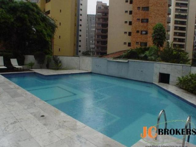 Apartamento com 414 m² de área útil, 4 Dormitórios sendo 4suítes, Suíte master com banheira, Ar Cond
